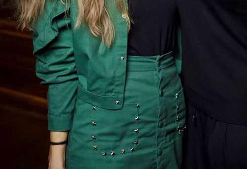 Костюм зеленый юбка и пиджак со звездочками XS-S