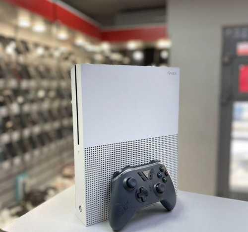 П392 Приставка xbox one S 500gb