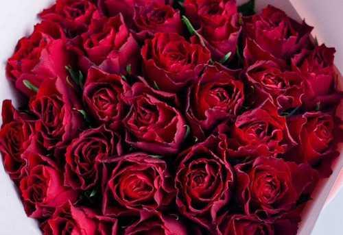 Букет из 25 красных роз 40 см (Кения) в розовой пл