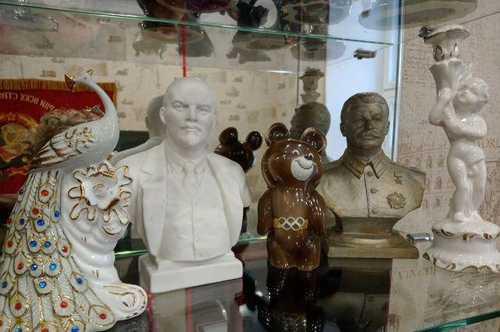 Бюсты, статуэтки