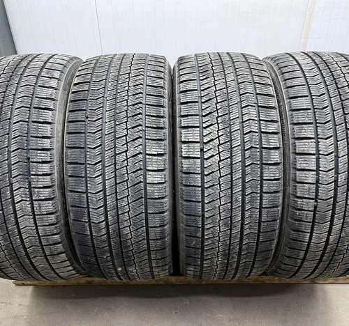 Bridgestone Blizzak VRX2 245/40 R18 93Q