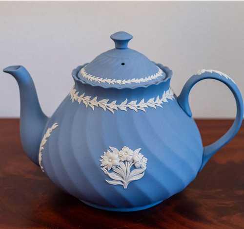 Антикварный чайник Wedgwood