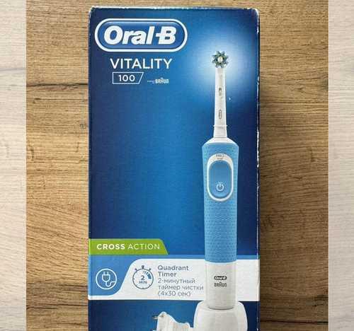 Электрическая зубная щетка Oral-B Vitality 100