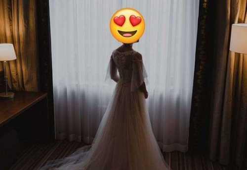 Свадебное платье со шлейфом 42- 44р