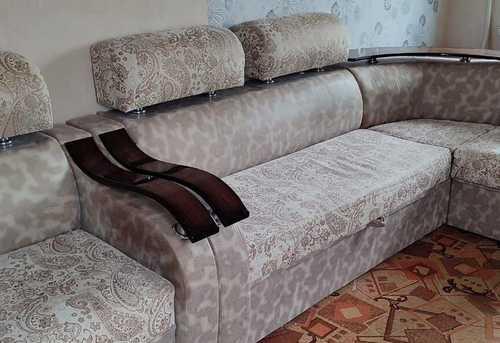 Большой угловой диван и кресло