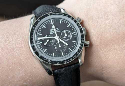 Часы Omega Speedmaster Moonwatch 42mm