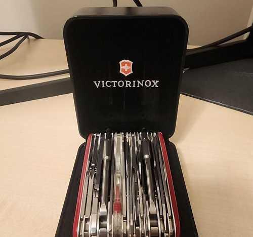 Victorinox Swiss Champ 1.6795.XXL