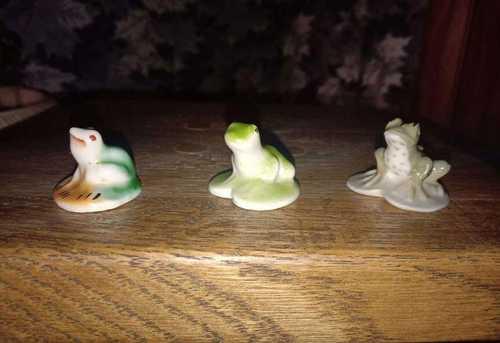 Статуэтки миниатюры лягушки