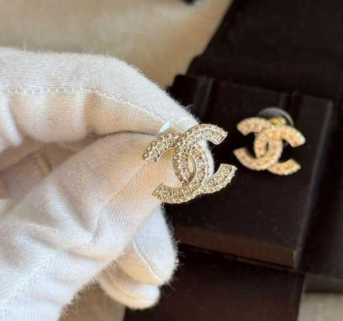 Серьги-пусеты Chanel, лимитированная серия