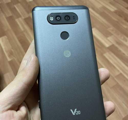LG V20, 4/32 ГБ