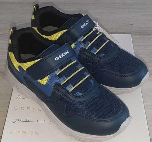 Новые кроссовки Geox р 33