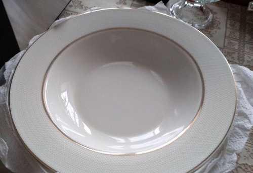 Суповая фарфоровая тарелка новая
