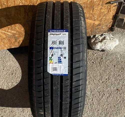 Triangle EffeXSport TH202 275/40 R20 106Y