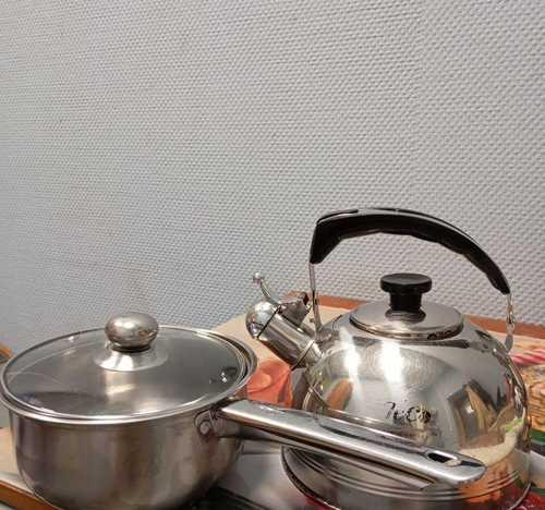 Чайник и ковшик с крышкой