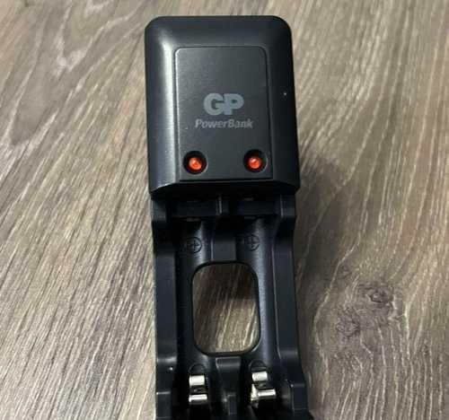 Зарядное устройство GP PowerBank (gppb330GSC)