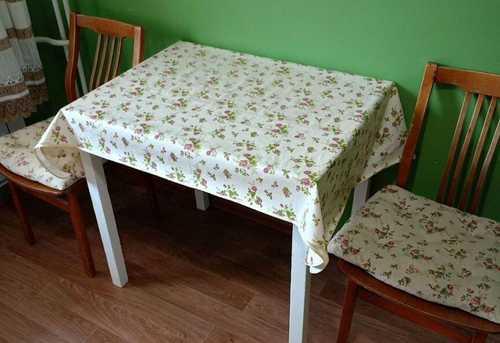 Кухонные два стула и стол
