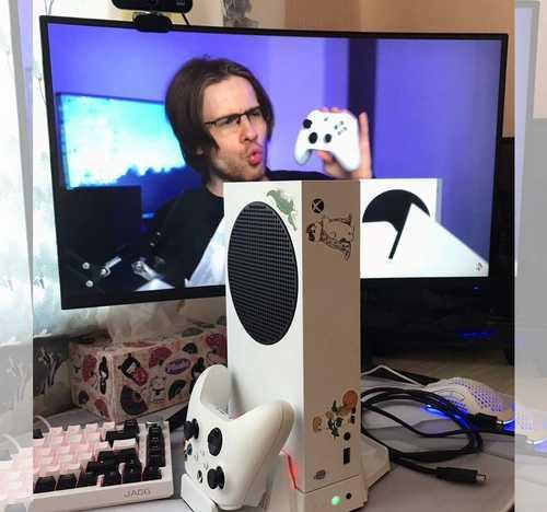 Xbox series s с геймпадом ростест