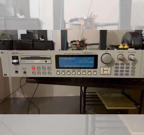 Akai S3000XL