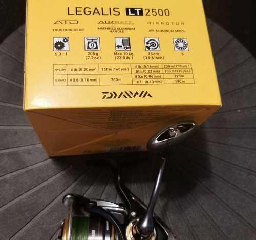 Катушки Daiwa Legalis LT 2500, Simano Sahara C5000