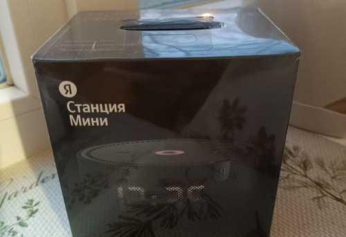 Новая Яндекс Станция Мини с часами