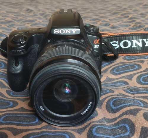 Продам зеркальный фотоаппарат sony SLT-A37