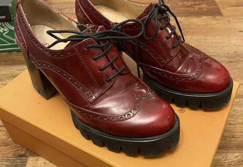 Туфли красные на тракторной подошве, 35 размер