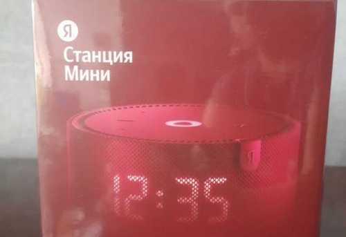 Новая Яндекс станция Алиса мини с часами красная