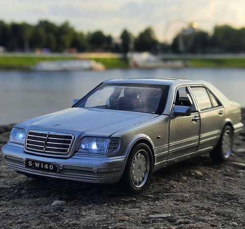 Коллекционная Модель Mercedes-Benz 600SEL W140