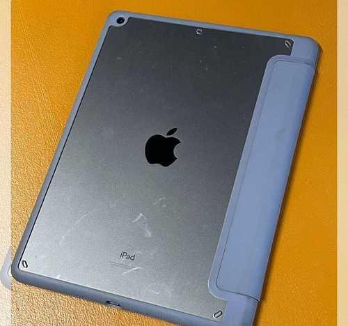 Планшет Apple iPad 10.2" (9th Gen) A2602 в хорошем