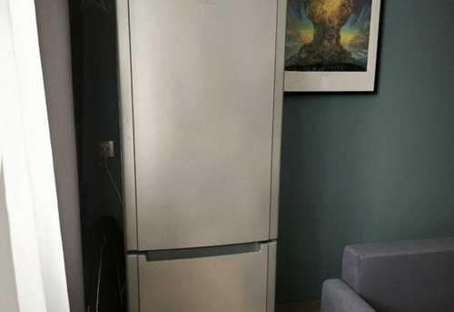 Холодильник Hotpoint-Ariston HBM1181.3 Рабочий