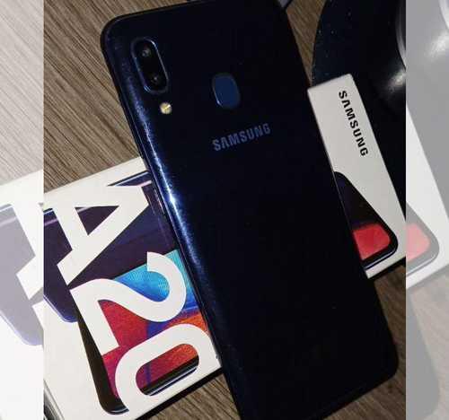 Samsung Galaxy A20, 3/32 ГБ