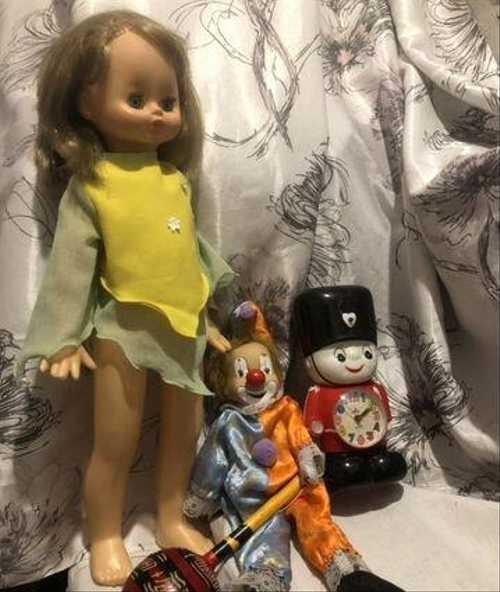 Кукла СССР и игрушка часы