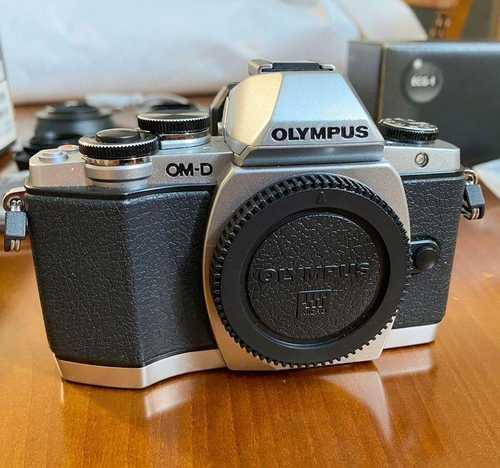 Olympus om d e m10