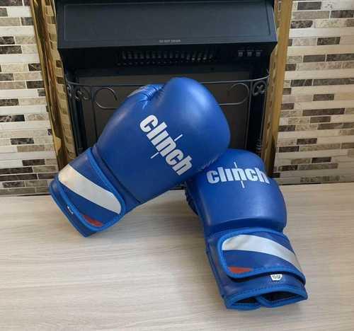 Боксерские перчатки clinch 12 oz