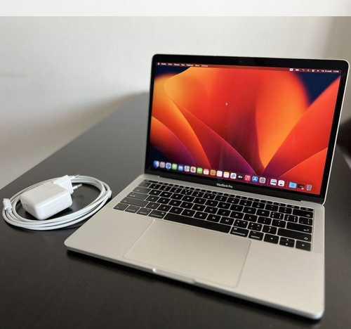 Apple macbook pro 2017 8/128Gb