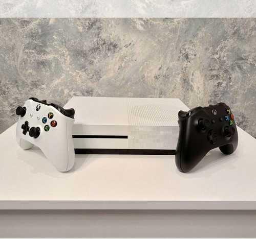 Xbox One S с 1 геймпадом