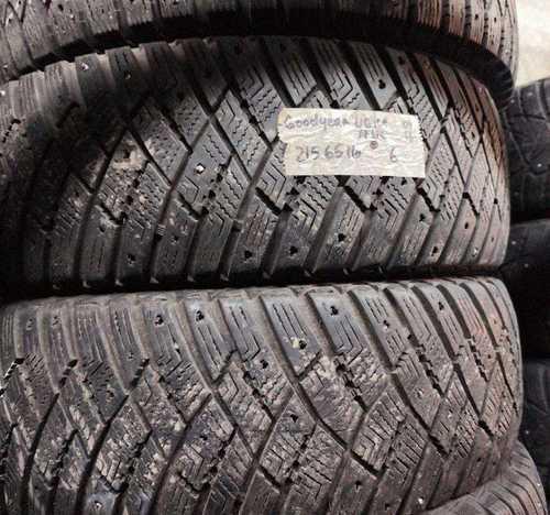 Goodyear UltraGrip Ice 215/65 R16