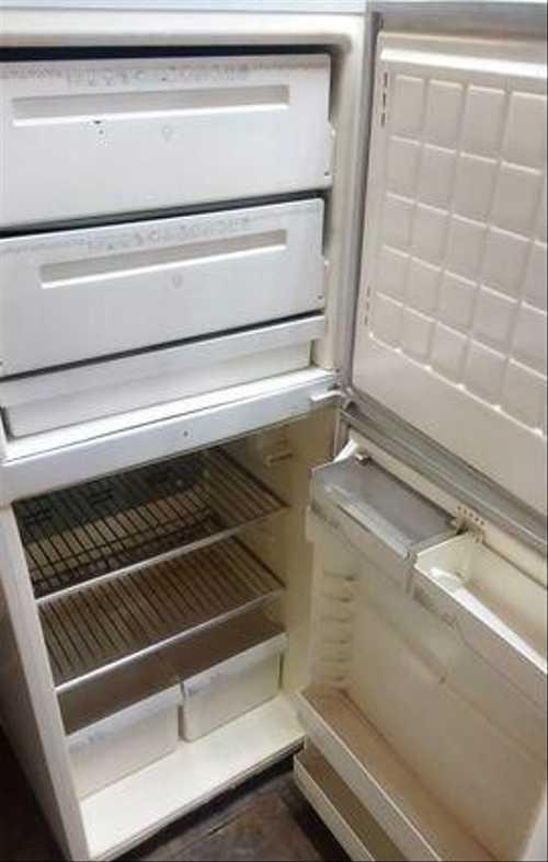 Холодильник двухкамерный бу. 150 см высота