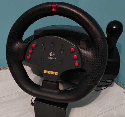 Игровой руль Logitech Momo Racing Force