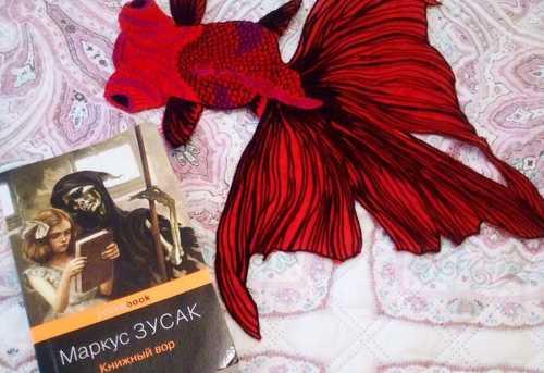 Книги, Э. Гилберт, М. Зусак