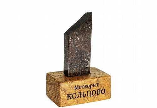 Кольцово - образец метеорита на подставке