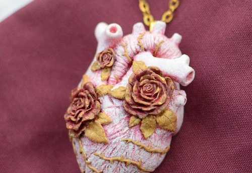 Кулон анатомическое сердце с розами