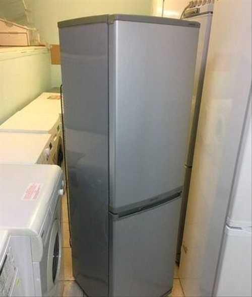 Узкий холодильник Samsung (45см) цвет металлик