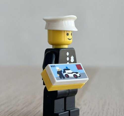 Lego 71021 minifigures Classic Police Officer