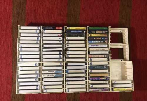Аудиокассеты (73 штуки) + подставка для кассет