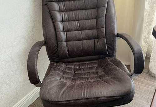 Офисное кресло руководителя б/у кожа