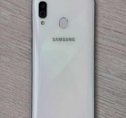 Samsung Galaxy A40, 4/64 ГБ