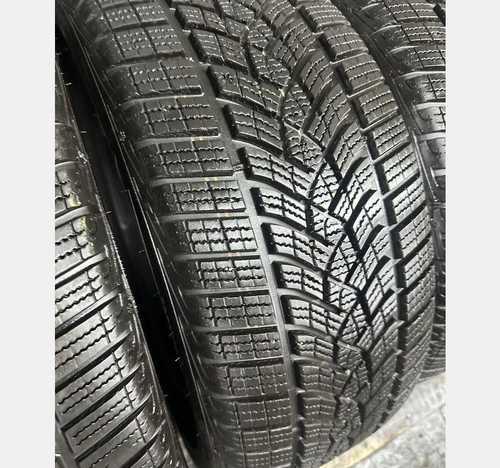 Goodyear UltraGrip Performance 225/45 R18