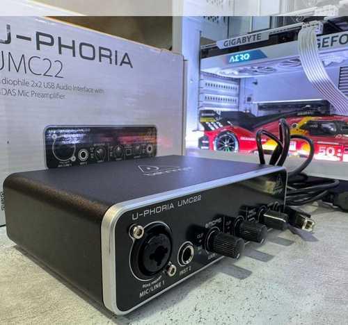 Внешняя Звуковая карта Behringer U-Phoria UMC22