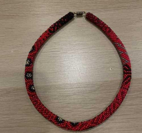 Бусы из бисера красные